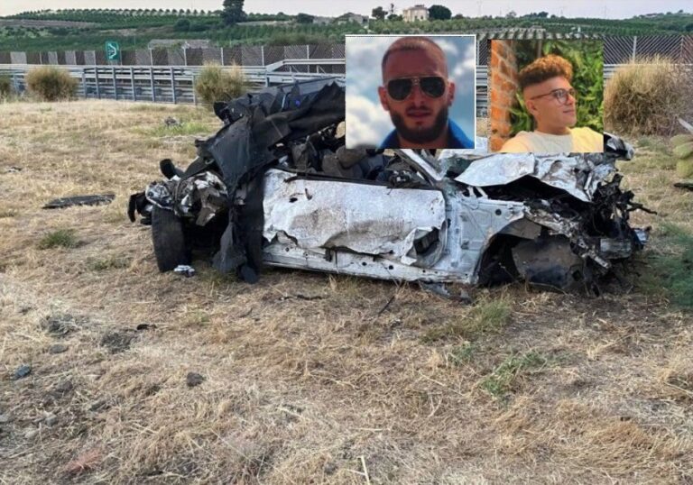 Incidente stradale, morti due giovanissimi - Teleacras Incidente stradale, morti due giovanissimi - Teleacras